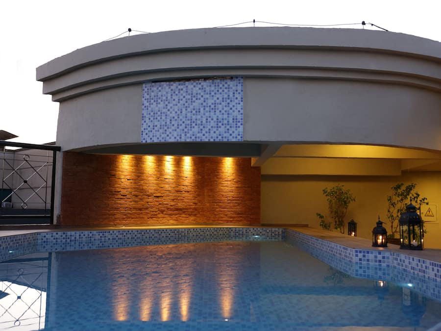 Piscina exterior, toldos gratuitos, espreguiçadeiras