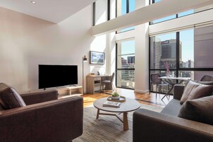 Secretária, quartos insonorizados, ferro/tábua de engomar 