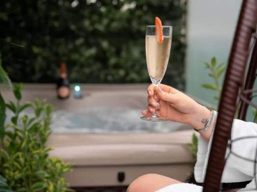 Ferro/tábua de engomar, Wi-fi grátis, roupa de cama fornecida