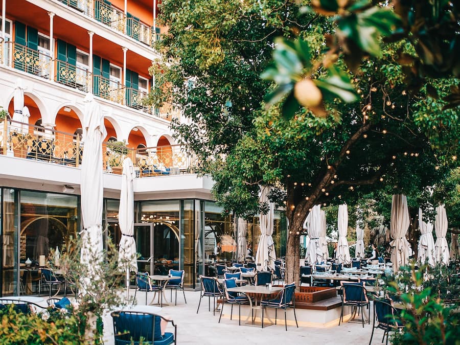 Café da manhã, almoço e jantar; culinária mediterrânea