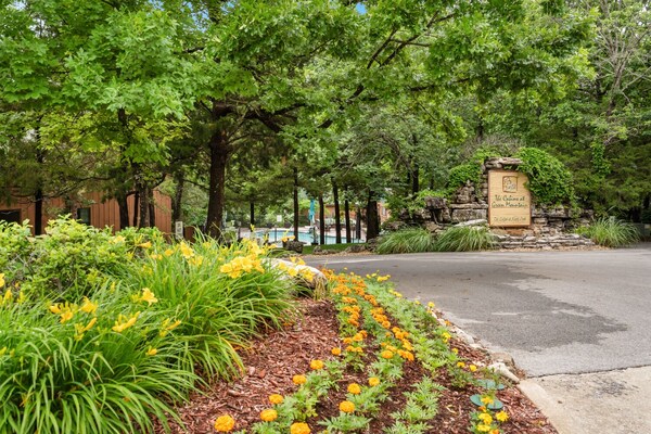 Cabins At Green Mountain - Rockaway Beach, MO