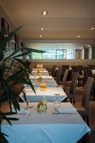 Serviço de café da manhã, culinária italiana, vistas para o jardim 