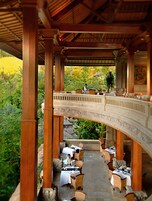 4 restaurantes, pequenos-almoços servidos 