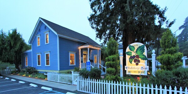 Olallieberry Inn B&b - Cambria, CA