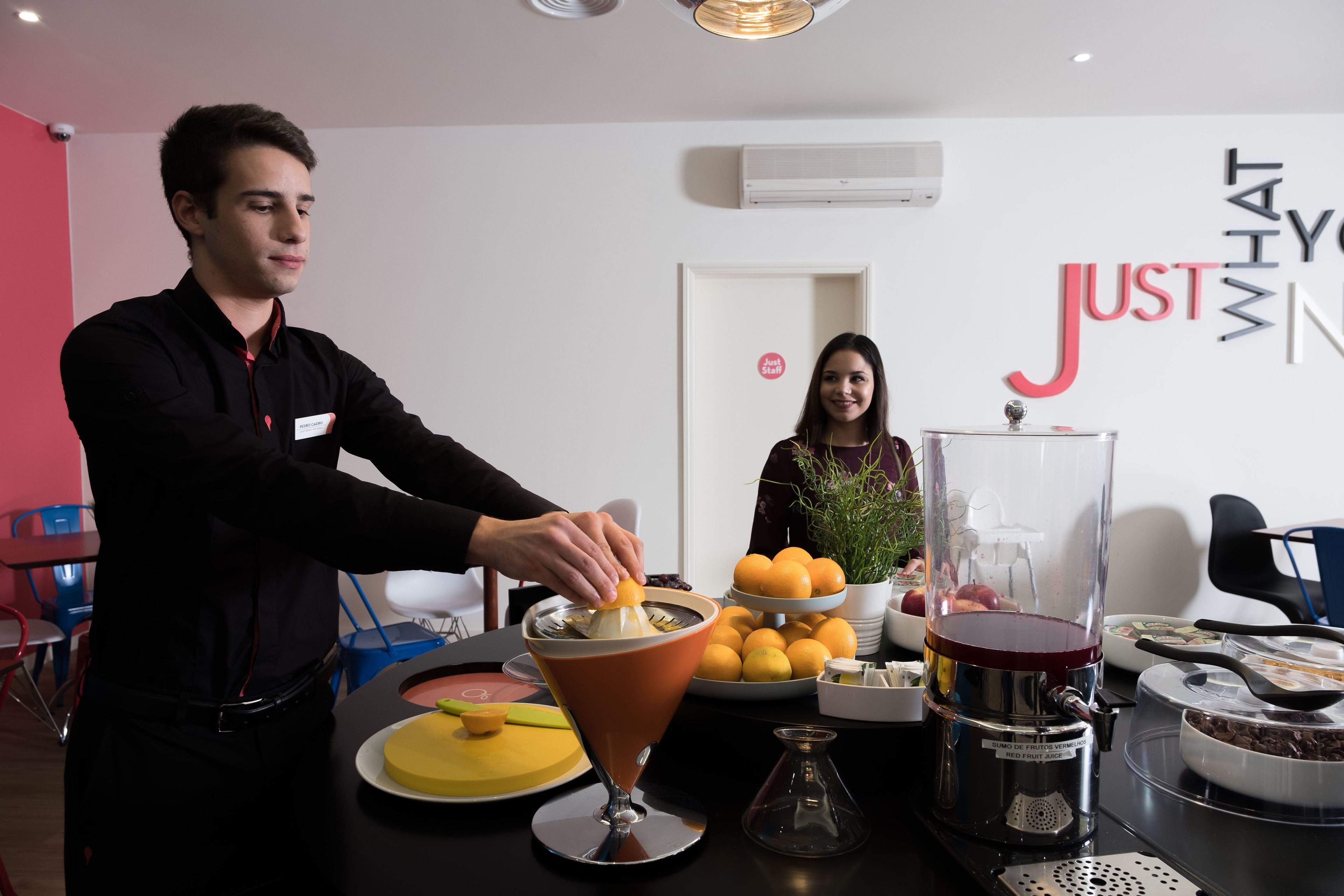 Pequeno-almoço tipo buffet diário mediante uma taxa 