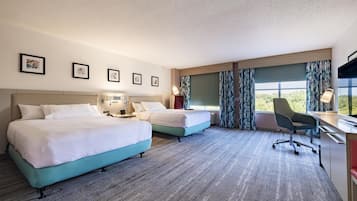 Roupas de cama premium, cofres nos quartos, escrivaninha
