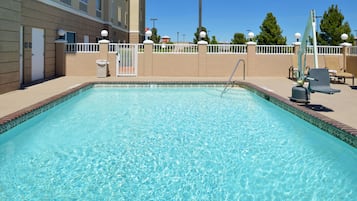 Piscina externa sazonal
