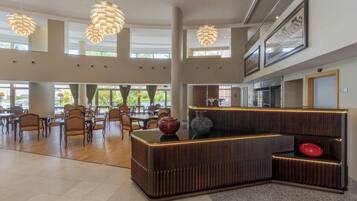 Pequenos-almoços, almoços e jantares servidos