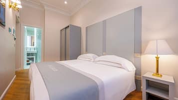 Superior Double or Twin | Edredons de pluma, frigobar, cofres nos quartos, escrivaninha