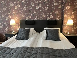 Quarto Duplo Superior | Minibar, cortinas/cortinados opacos, Wi-fi grátis 