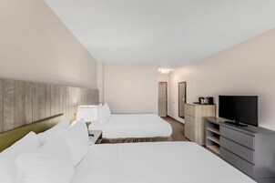 Individualmente mobiliados, escrivaninha, cortinas blackout