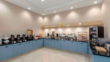 Pequeno-almoço tipo buffet diário incluído