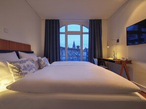 Quarto Clássico | Roupa de alta qualidade, cofre no quarto, secretária