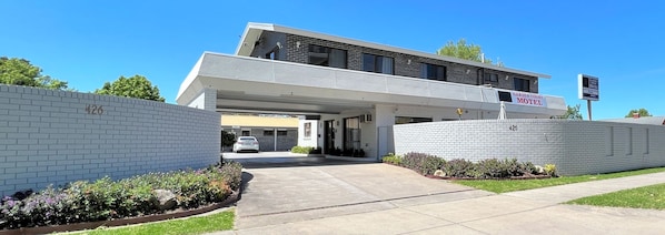 Fachada da propriedade