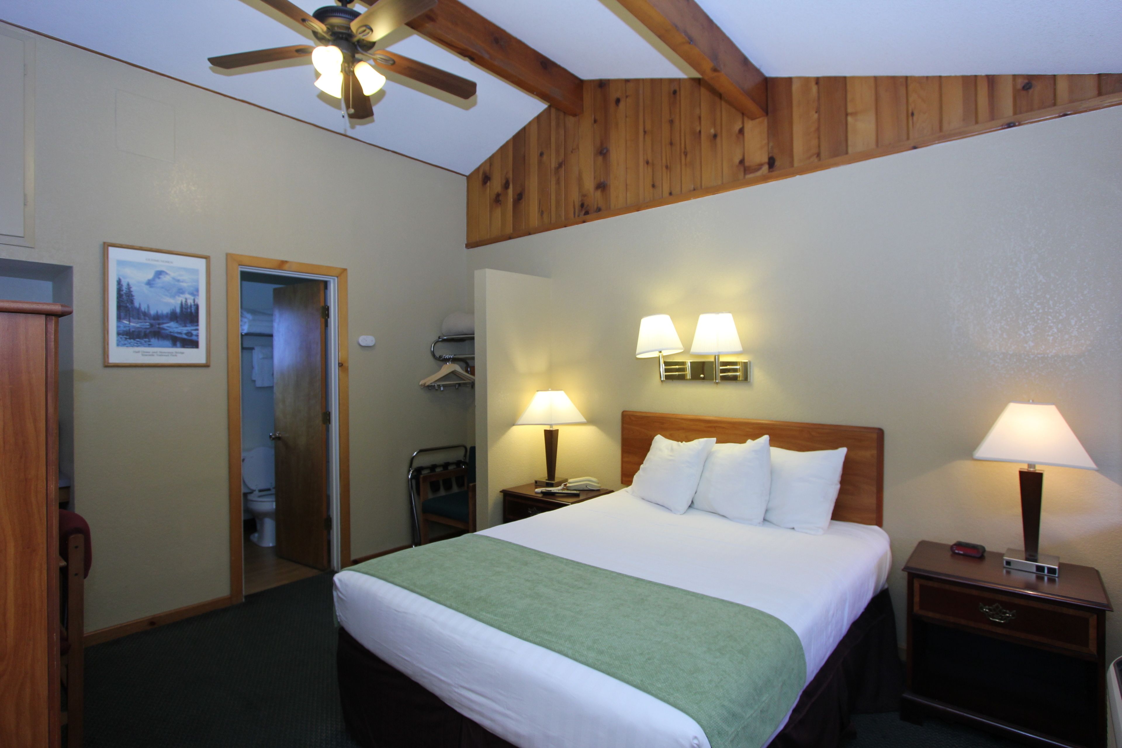 Oakhurst Lodge, Oakhurst: Reviews & Hotel Deals | Book at Hotels.com