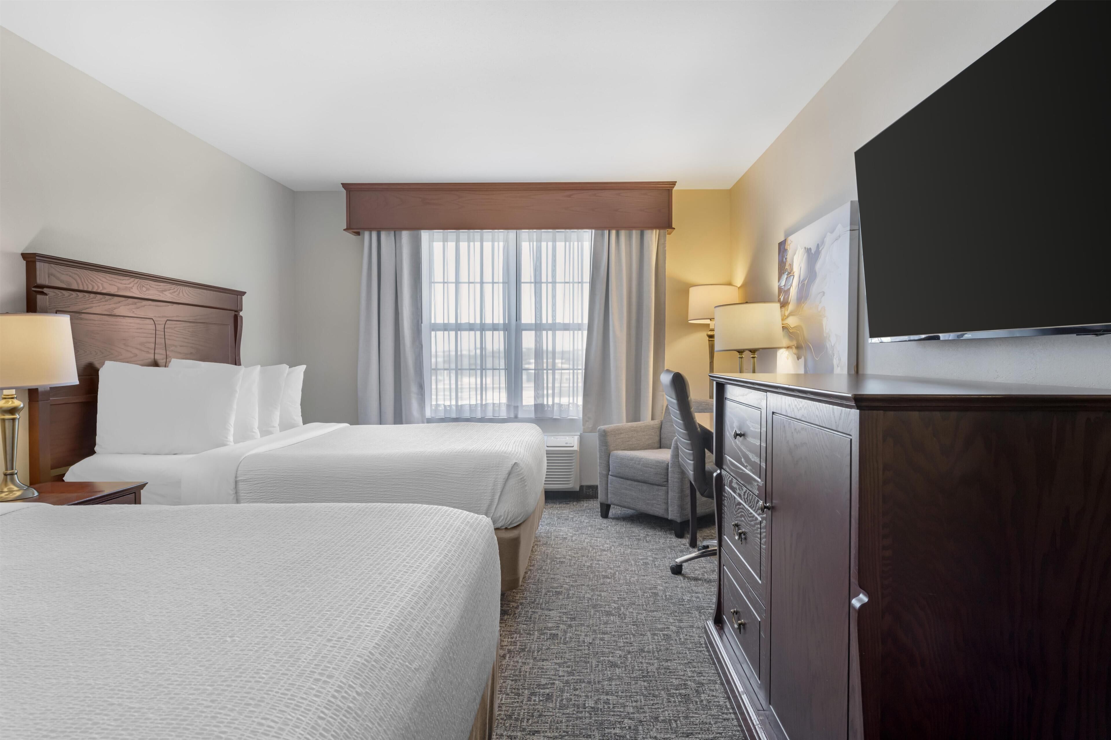 Quarto Standard, 2 camas queen-size, não fumadores, frigorífico e micro-ondas | Edredões de penas, cofre no quarto, com decoração personalizada 