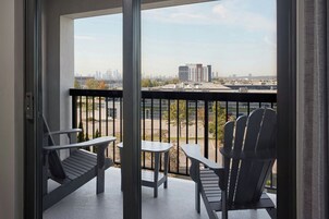 Secretária, secretária adequada para computadores portáteis 