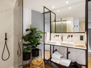 Suite Nobre (del Parque) | Casa de banho | Um secador de cabelo, toalhas fornecidas, sabão, champô 