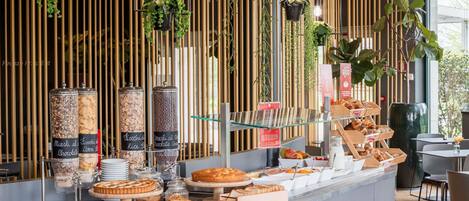 Café da manhã com buffet todos os dias (EUR 12 por pessoa)