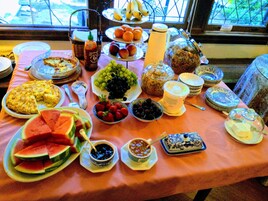 Café da manhã para viagem grátis todos os dias