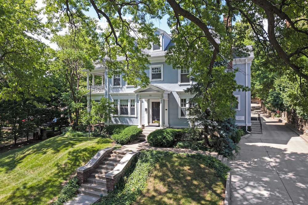 Southmoreland On The Plaza An Urban Inn - Overland Park, KS