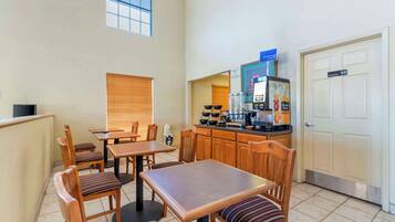 Pequeno-almoço tipo buffet diário incluído