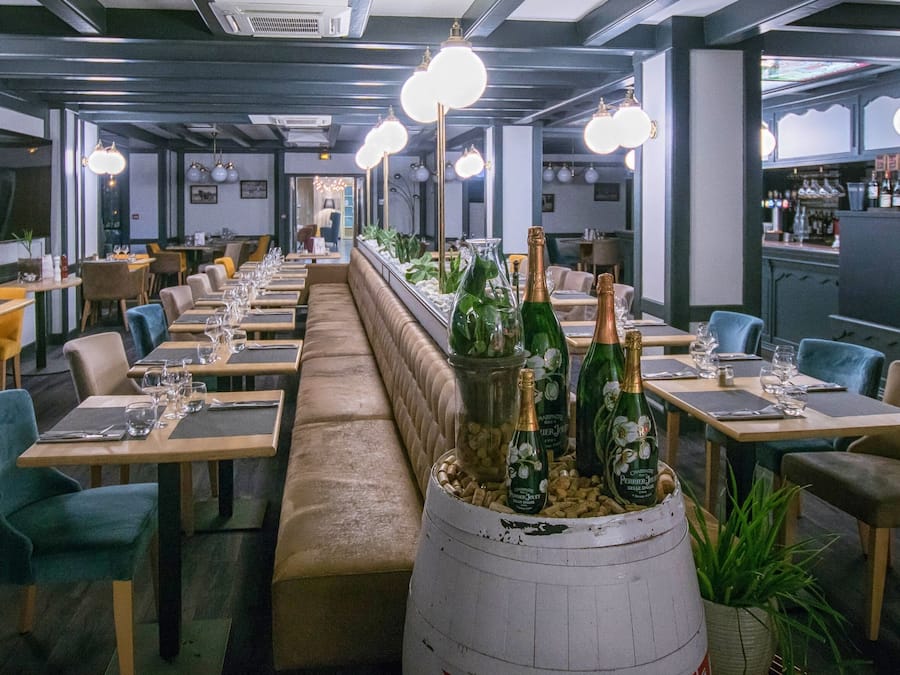 Almoços e jantares servidos, incluindo cozinha francesa