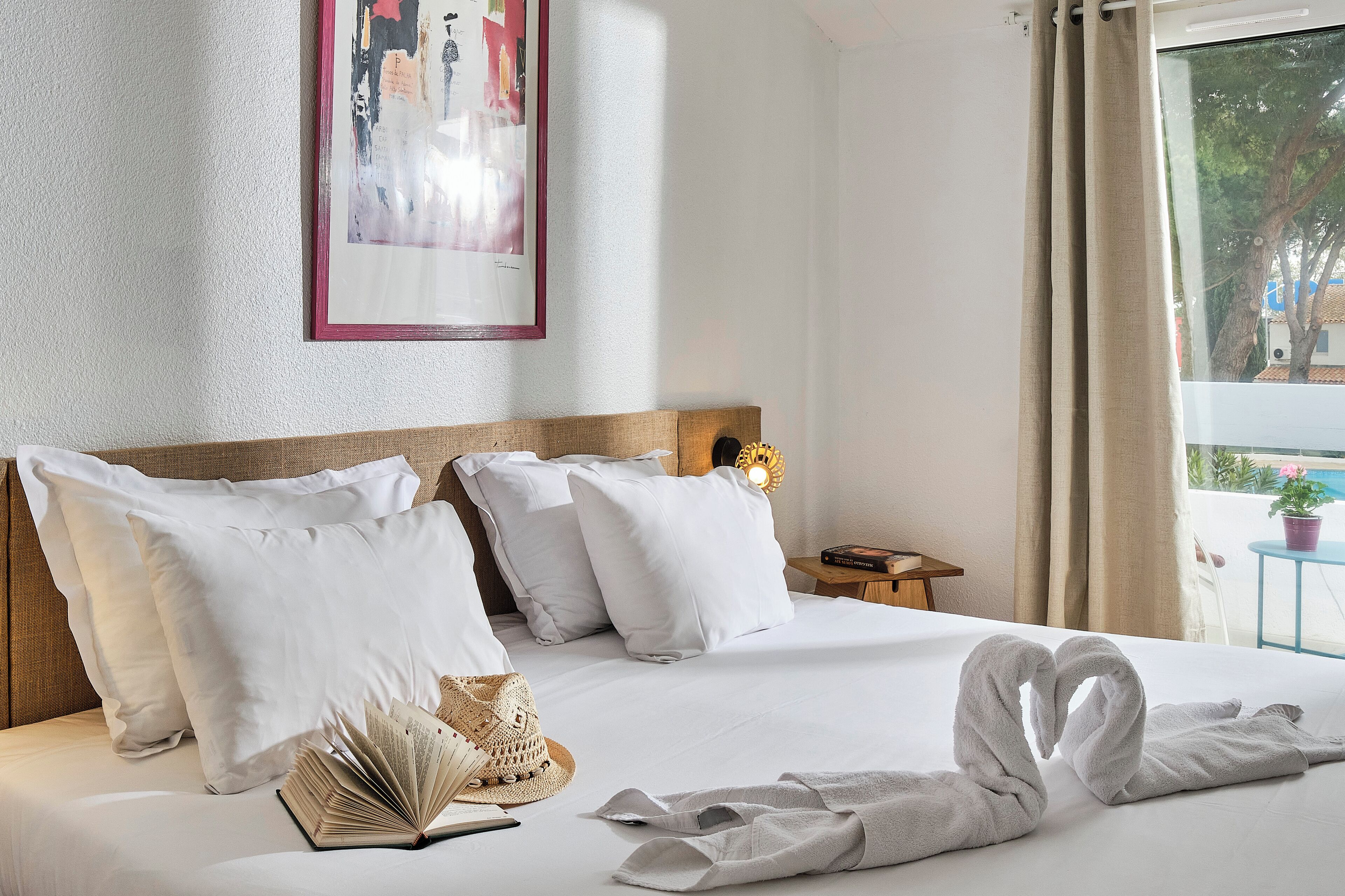 Quarto casal | Escrivaninha, Wi-Fi de cortesia, individualmente decorados