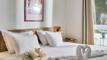 Quarto casal | Escrivaninha, Wi-Fi de cortesia, individualmente decorados