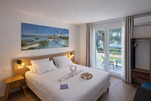 Quarto Duplo ou Twin, terraço | Com decoração personalizada, com mobília individualizada, secretária 