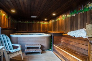 Banheira de hidromassagem interior