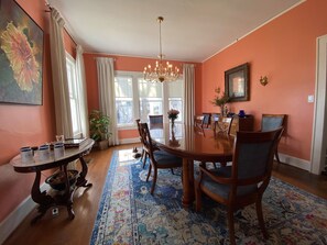 Serviço de jantar, vistas para o jardim 