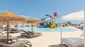 Piscina interior, piscina exterior, guarda-sóis, espreguiçadeiras