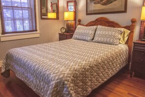 Cabana de Madeira Comfort, 2 quartos, vista para o rio, junto à montanha (Log Cabin) | 2 quartos, com decoração personalizada, com mobília individualizada 