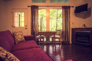 Dúplex Comfort, 1 cama king-size e sofá-cama, cozinha, vista para a montanha | 2 quartos, com decoração personalizada, com mobília individualizada 