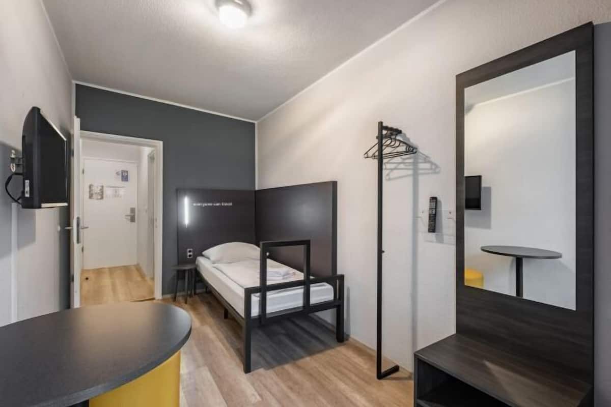 Ferros/tábuas de passar roupa, Wi-Fi de cortesia, roupa de cama
