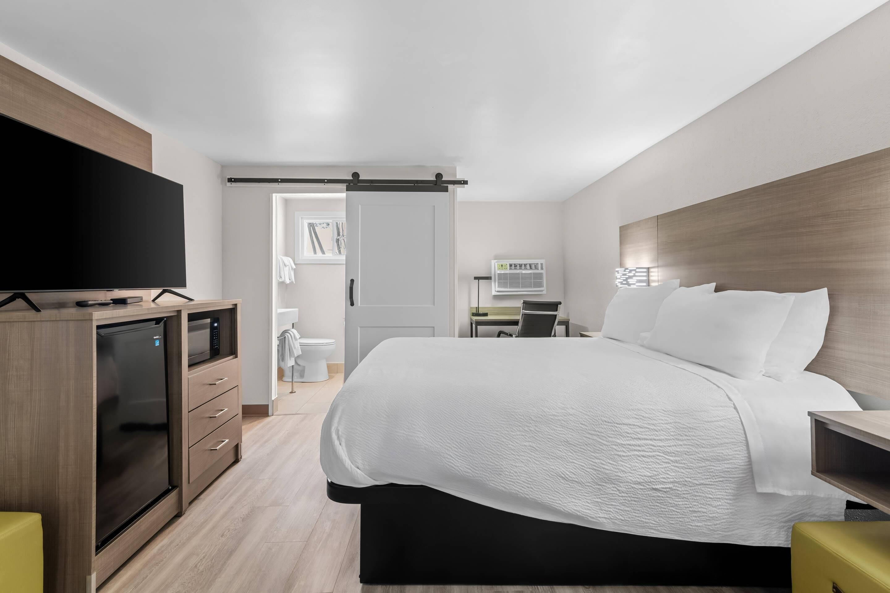 Wi-fi grátis, roupa de cama fornecida, despertadores 