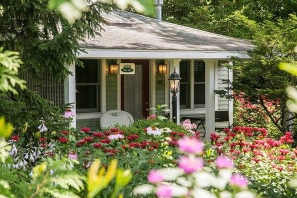 Hidden Garden Cottages & Suites - Saugatuck, MI