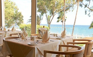 2 restaurantes: servem pequenos-almoços, almoços e jantares