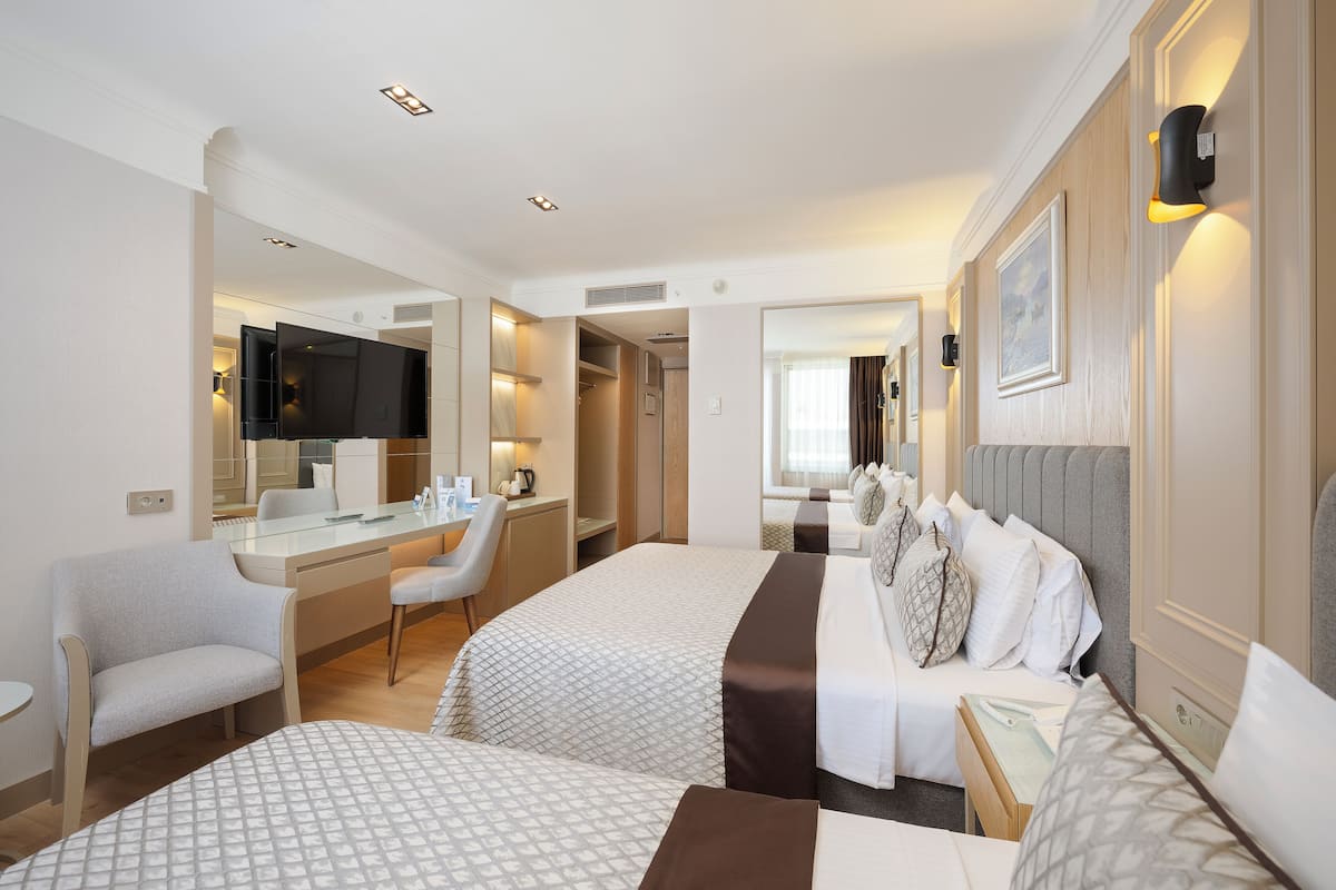 Cofres nos quartos, escrivaninha, Wi-Fi de cortesia, roupa de cama