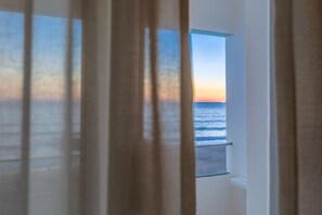 Minibar, cofre no quarto, cortinas/cortinados opacos 