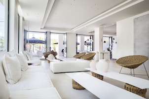 Área de estar no saguão