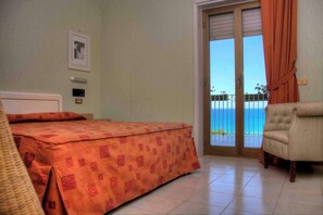 Camas de colchão Tempur-Pedic, cofre no quarto, secretária 