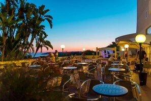 Bar junto à piscina