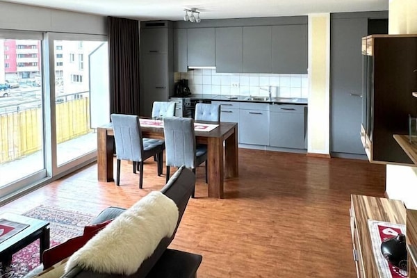 Apartamento Standard, 1 quarto, varanda | Cozinha privada | Um frigorífico/congelador grande, uma chaleira elétrica, Congelador