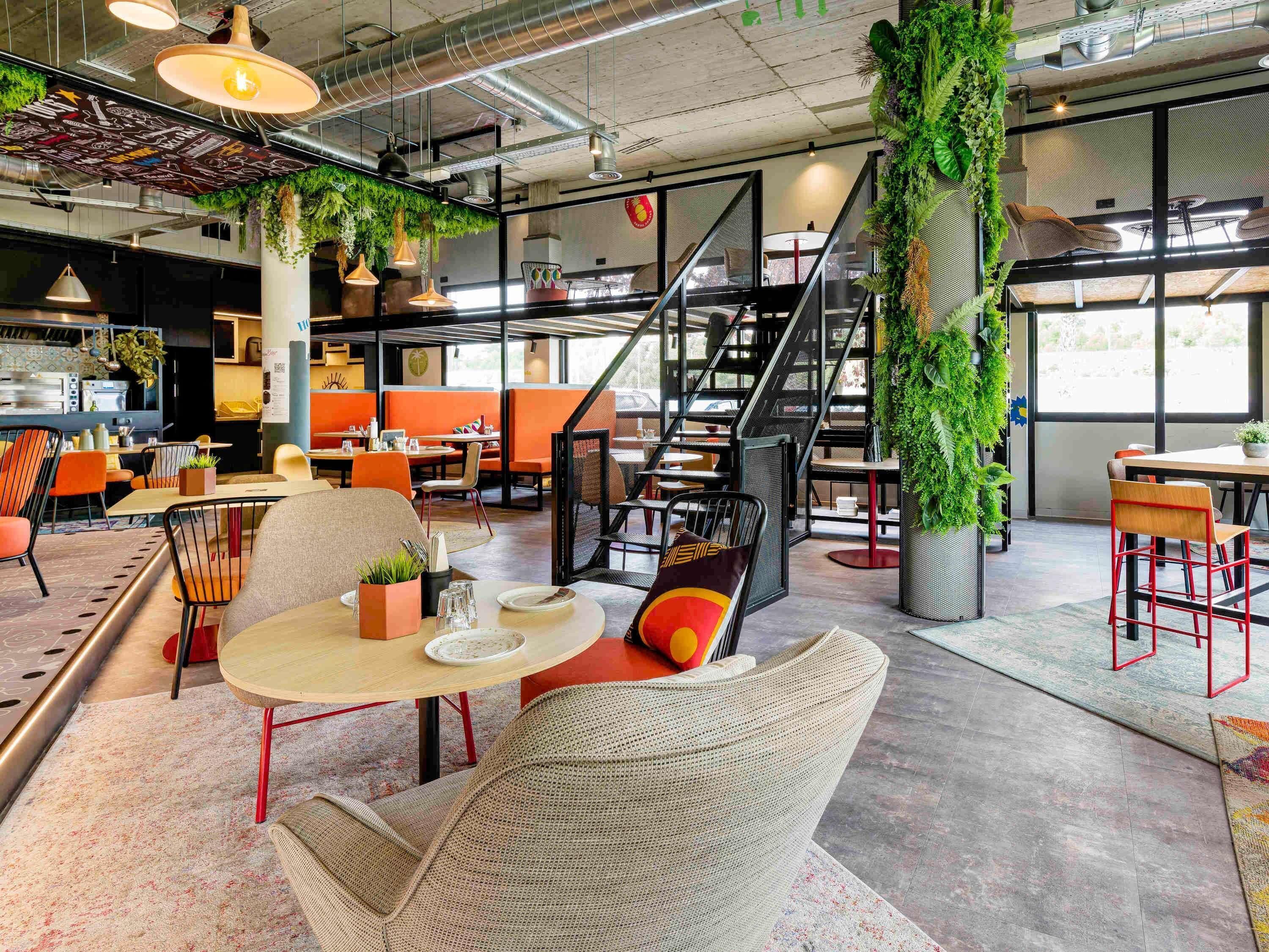 Café da manhã, almoço e jantar; culinária regional 