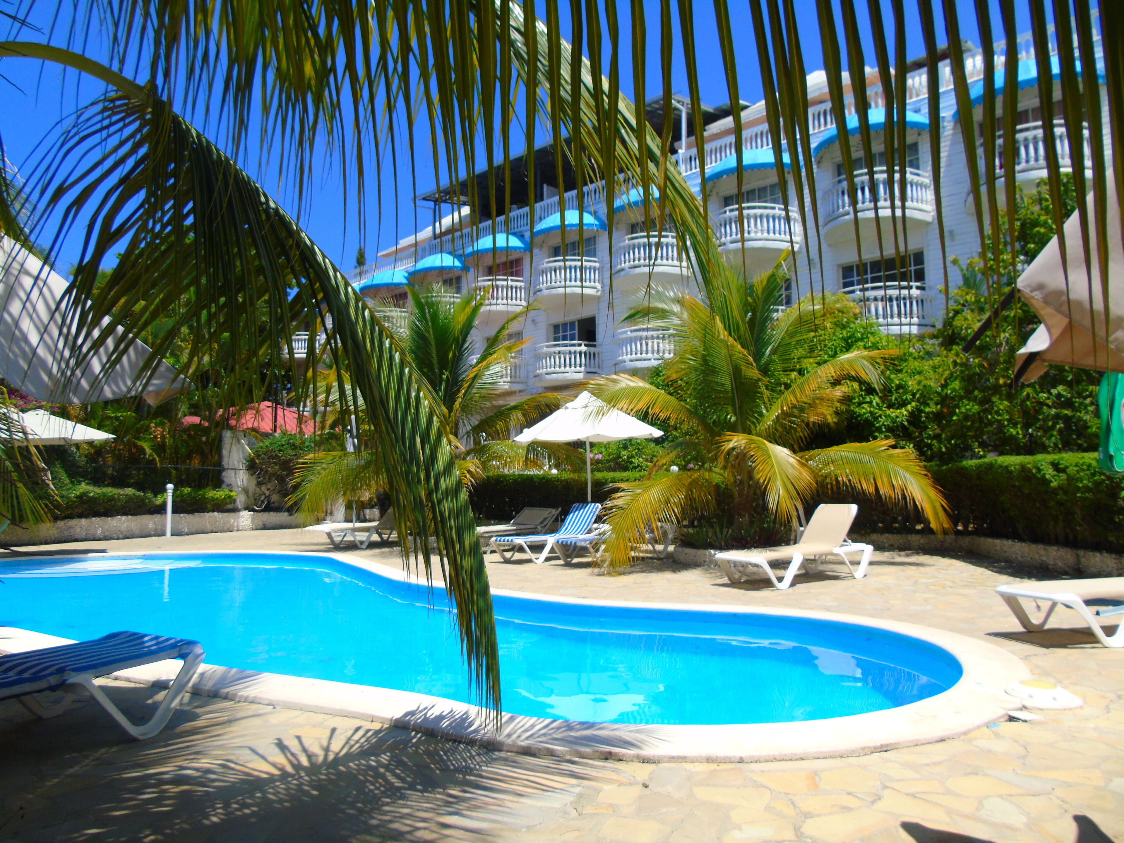 2 piscinas exteriores, da(s) 8:00 à(s) 22:30, espreguiçadeiras 