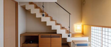 Edredons de pluma, cofres nos quartos, individualmente decorados