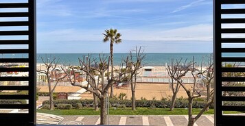 Quarto Duplo Deluxe, vista para o mar | Roupa de alta qualidade, minibar, cofre no quarto, secretária 