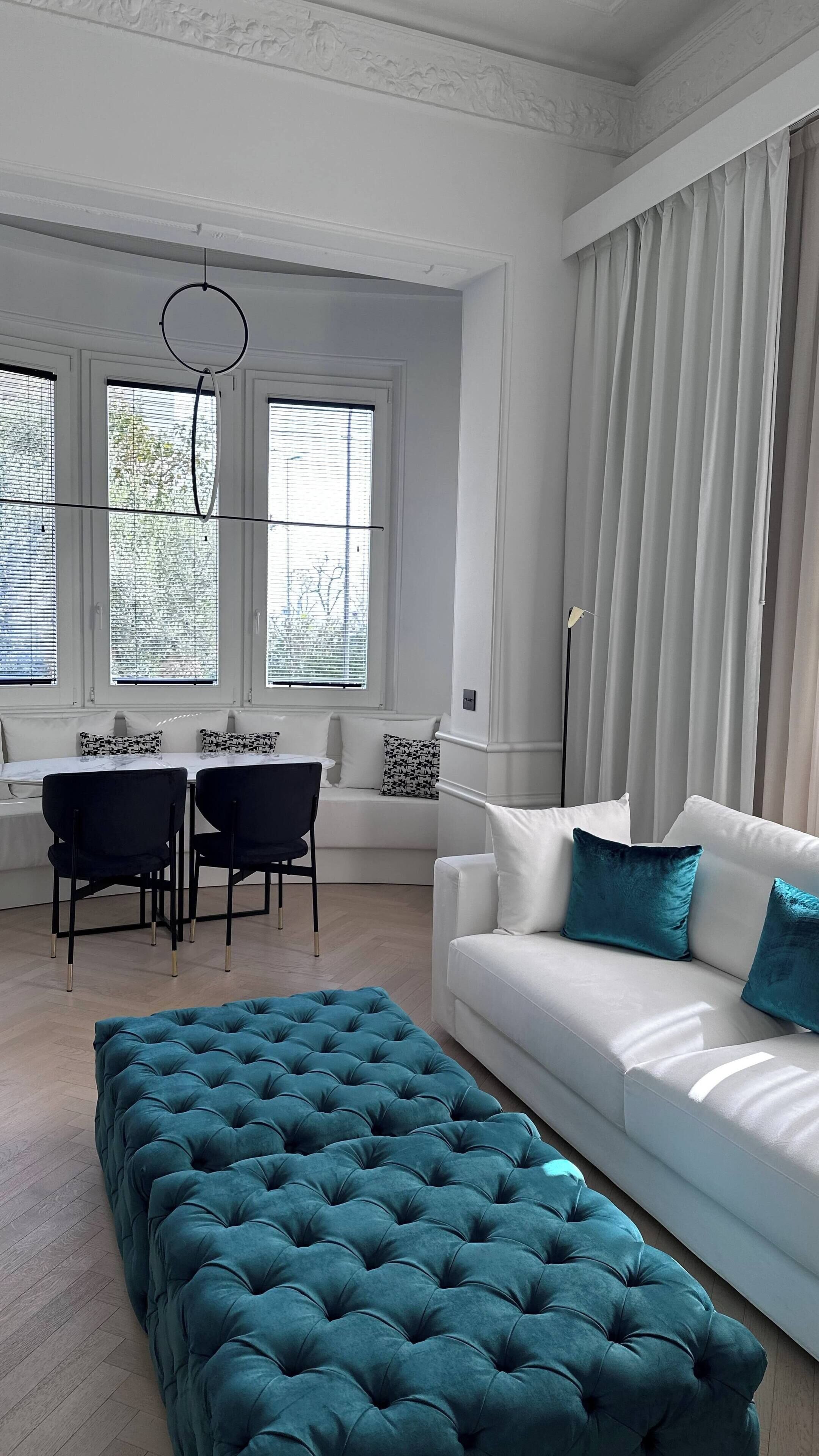 Suite, no edifício anexo (with private Jacuzzi) | Sala de estar | Televisor, filmes pagos 